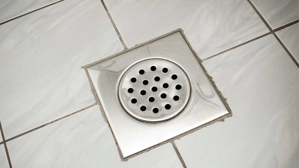 Saiba as melhores formas de desentupir um ralo