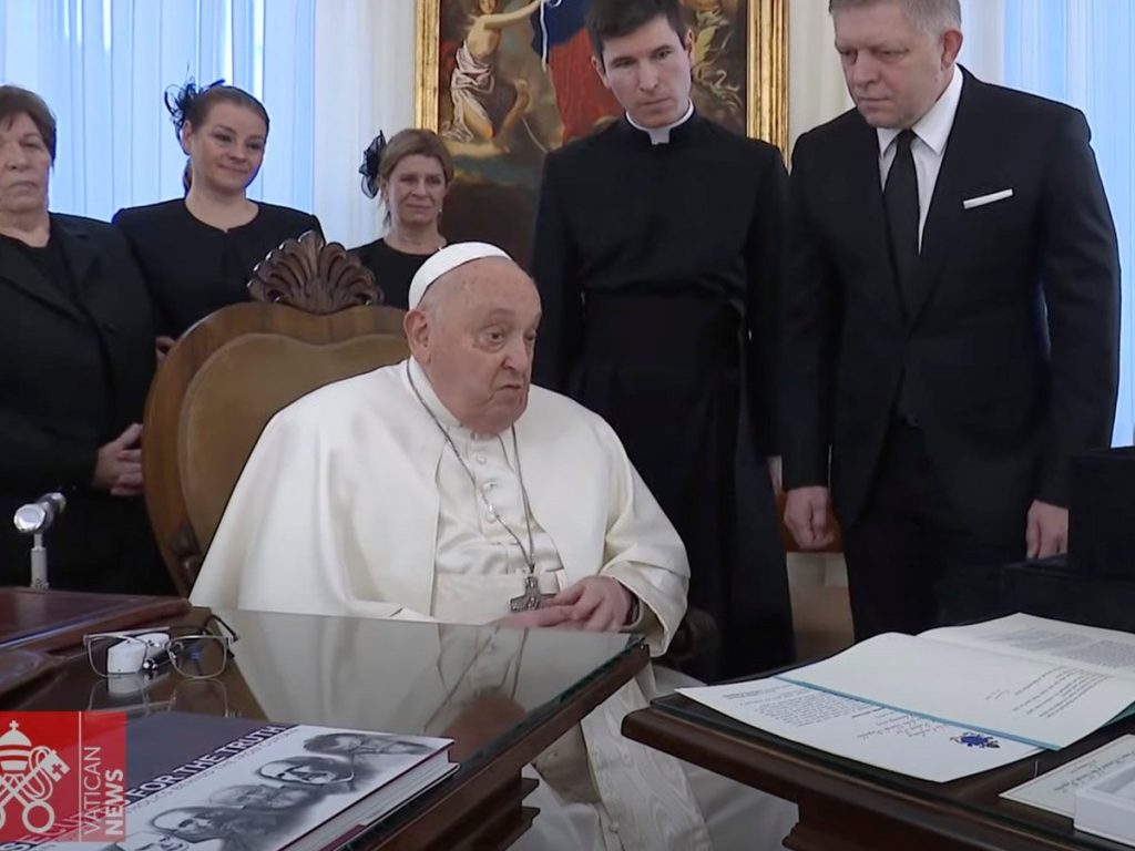 Vaticano atualiza estado de saúde do Papa Francisco com sigilo no ...