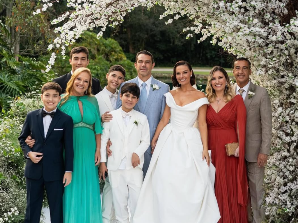 Irmã de Marcus Buaiz compartilha fotos do casamento com Isis Valverde